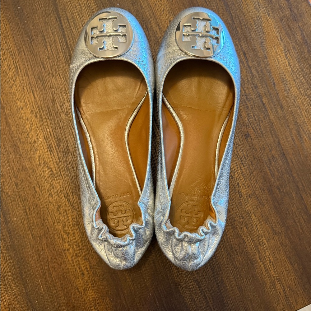 Tory Burch Metallic Silver Flats W/Duster Bag - Gem